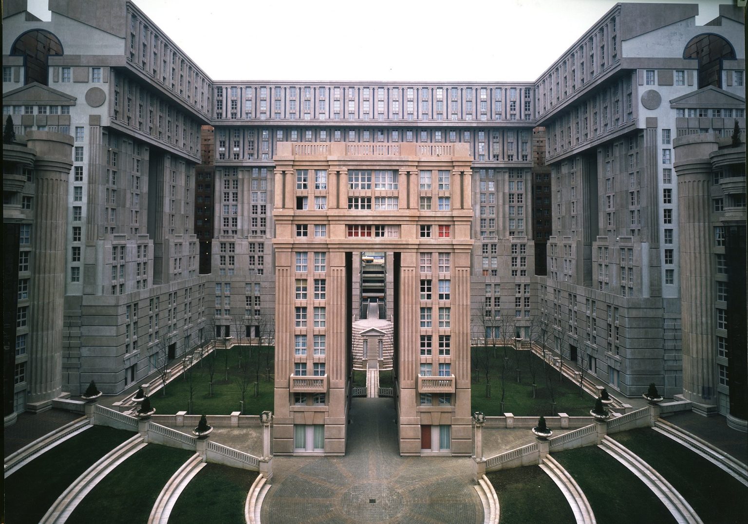 Ricardo Bofill y 09 de sus Obras Destacadas